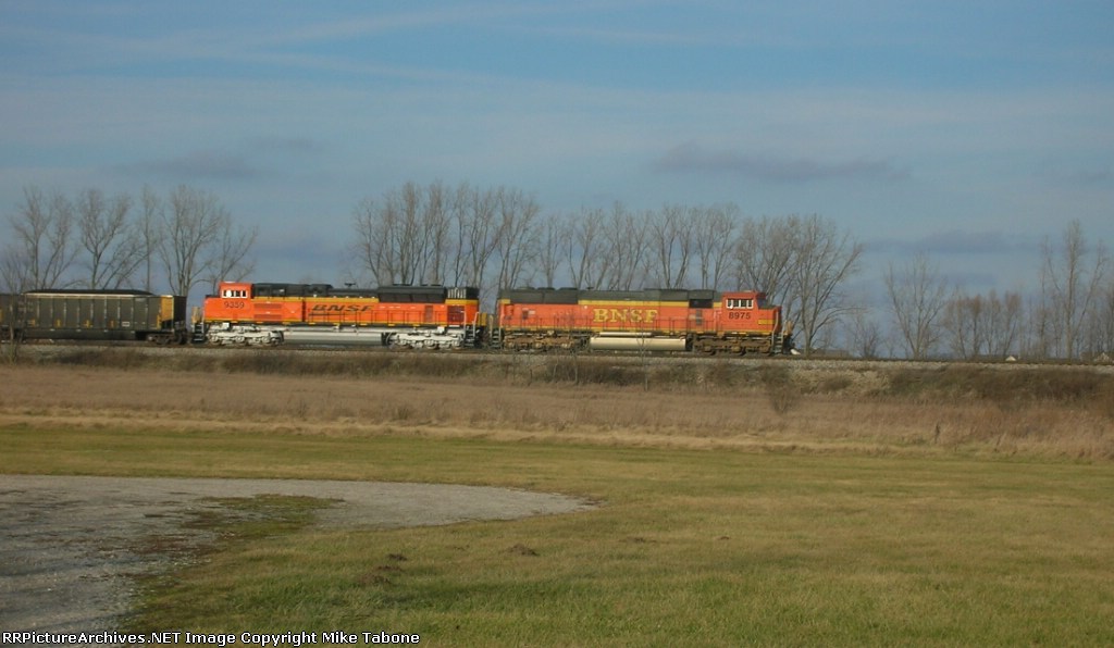 BNSF 8975